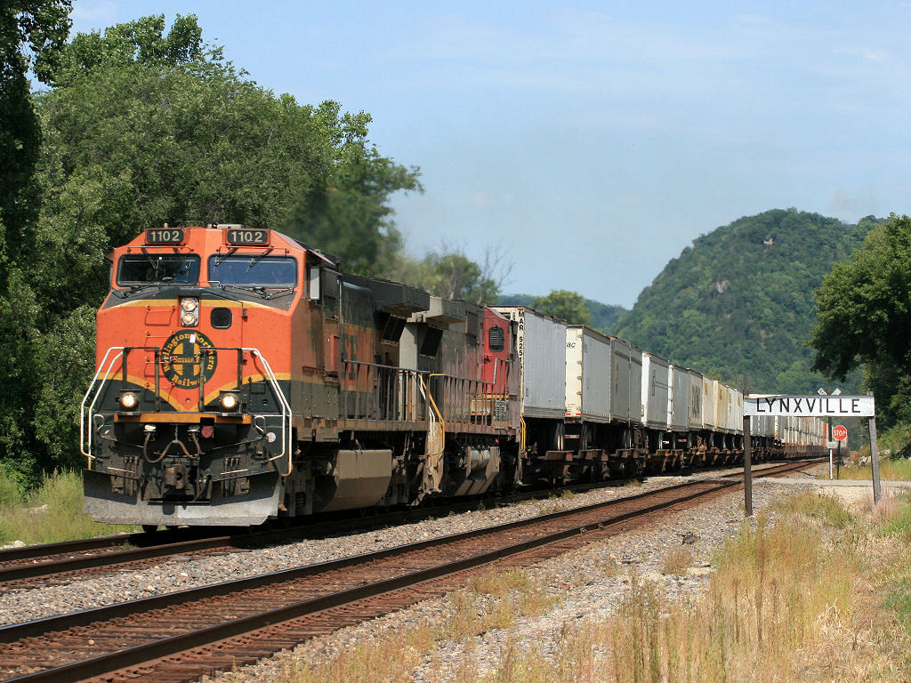 BNSF 1102